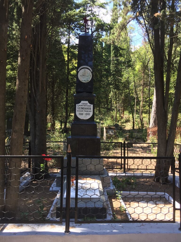 Ünlü kişilerin mezarları Генерал-лейтенант А.Г. Селиванов, Kırım Cumhuriyeti, foto