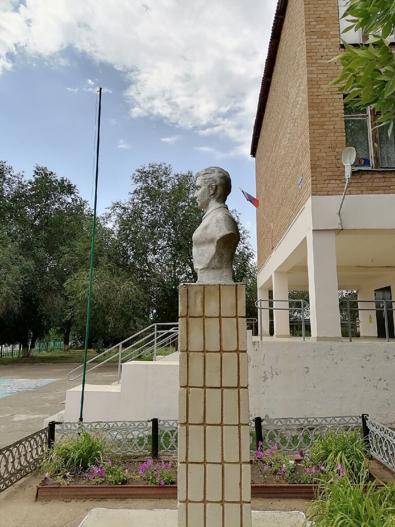 Anıt, heykel З. Космодемьянская, Orenburgskaya oblastı, foto