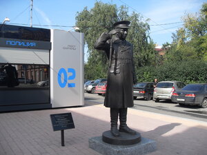 Инспектору ГАИ Н. П. Путинцеву (Tomsk, Nakhanovich Lane), anıt, heykel  Tomsk'tan