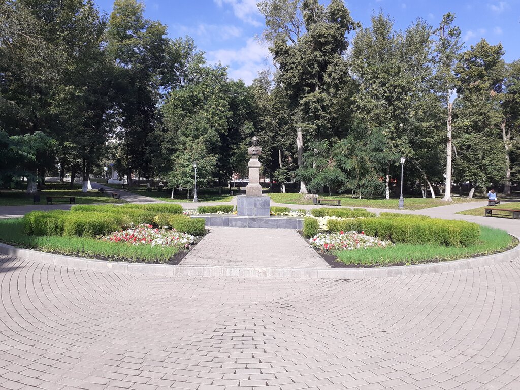Meydan Imeni M.Yu. Lermontova Garden Square, Penza, foto