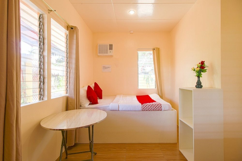 Otel Oyo 770 J5 Guest House & Restobar, , foto