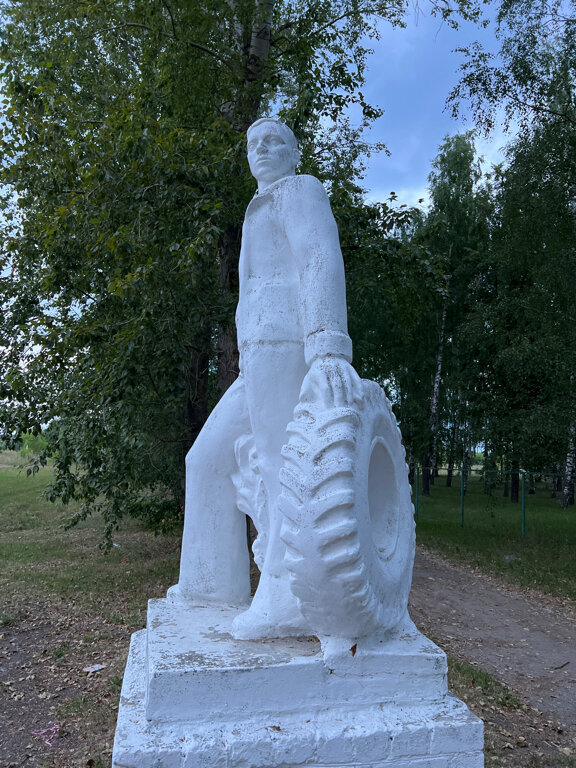 Anıt, heykel Скульптура Механизаторам, Spask‑Riazanski, foto