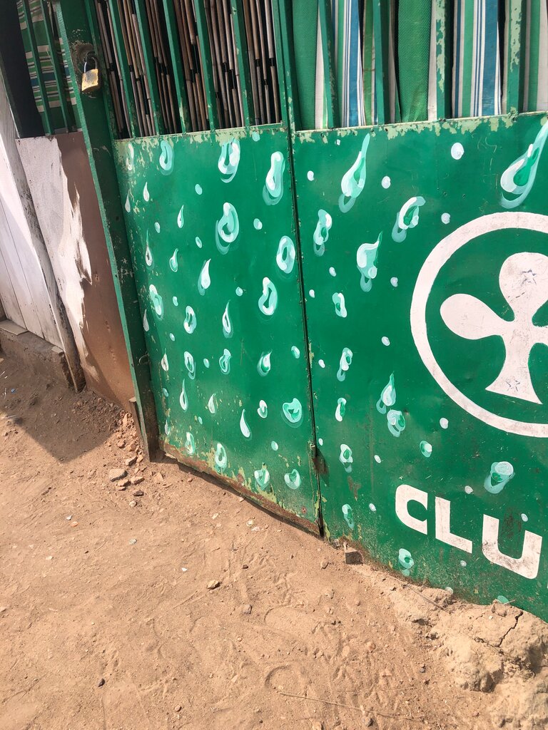 Bar Never give up, Dünya, foto