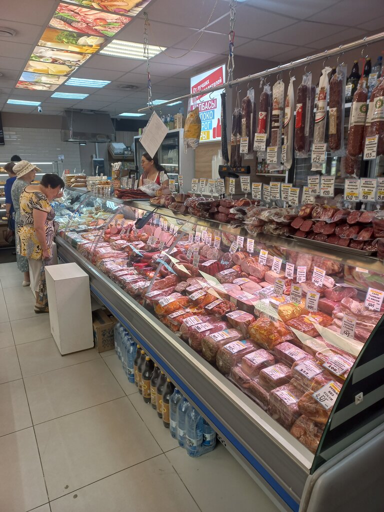 Kasap, şarküteri Колбаска да сырок, Moskova, foto