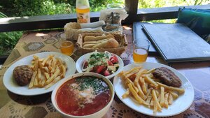 Вкусняшка (улица Гицба No:5), kafe  Pitsunda'dan