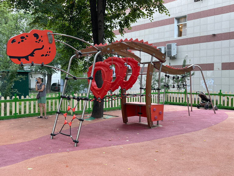 Park, sokak heykeli Птеродактиль и динозавр, Moskova, foto