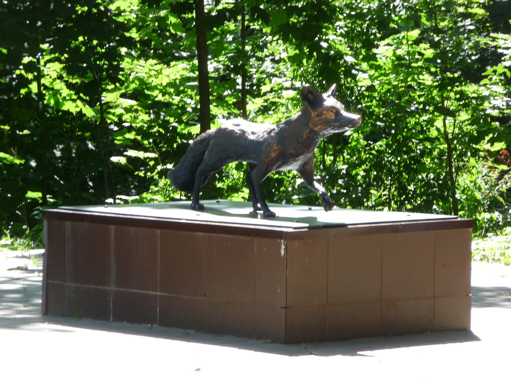 Park, sokak heykeli Лиса, Smolenskaya oblastı, foto
