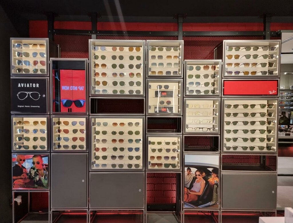 Giyim mağazası Sunglass Hut Warringah Mall, Sidney, foto