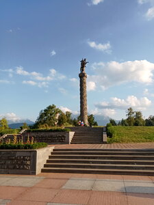 Святой Георгий (Republic of Severnaya Ossetia-Alania, Vladikavkaz, park Memorial Slavy), anıt, heykel  Vladikavkaz'dan