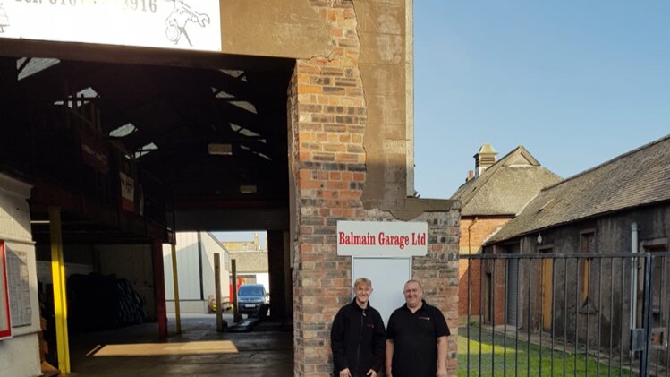 Jant ve lastikçiler Balmain Garage Limited, Angus Konseyi, foto