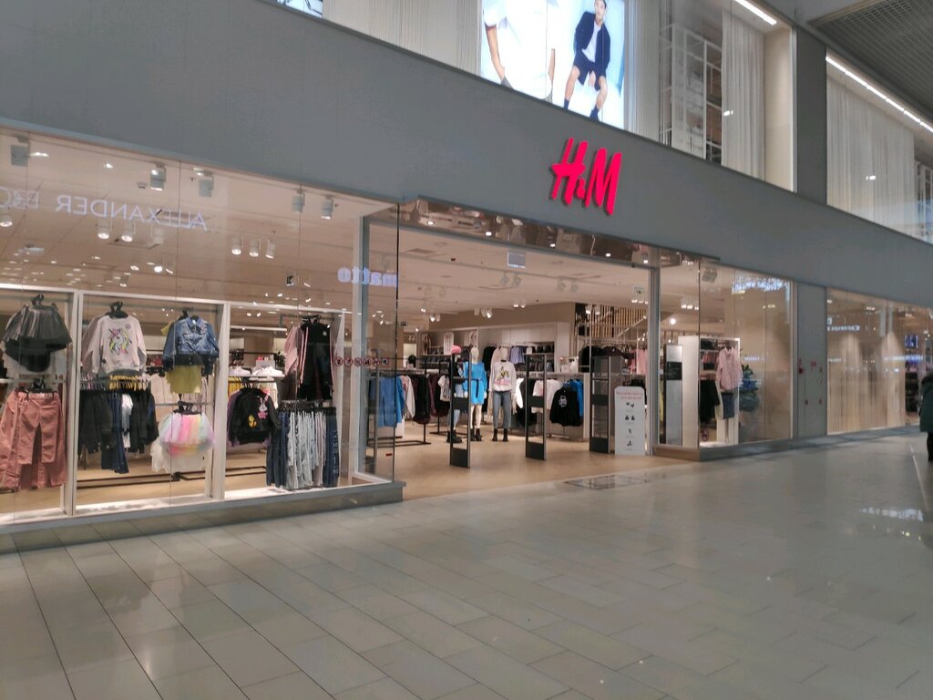 Giyim mağazası H&M, Omsk, foto
