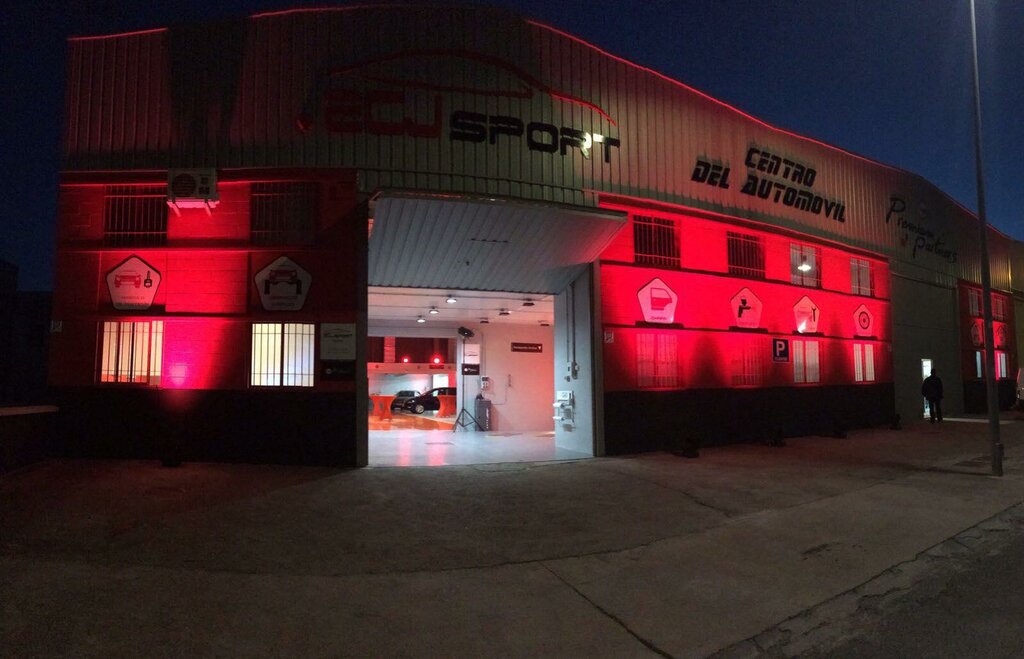 Oto kaporta Centro del automóvil Ecj Sport, Endülüs, foto