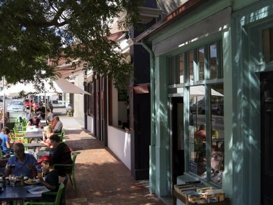 Otel Two Four Two Boutique Apartments, Launceston, foto