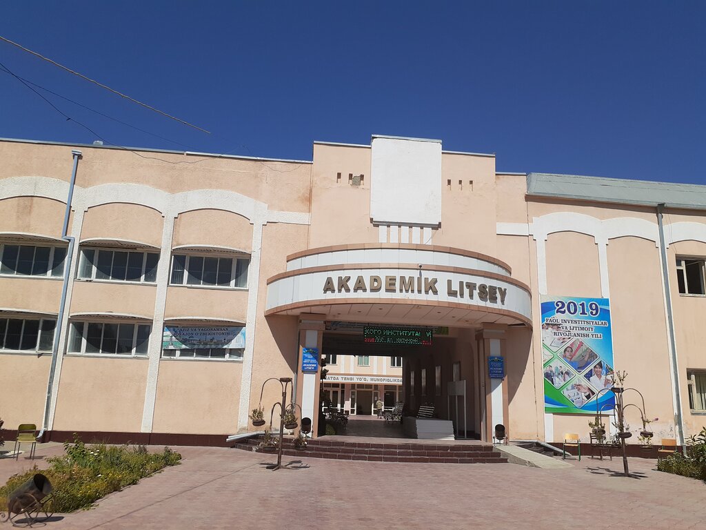 Meslek yüksekokulu Bukhara City Academic Lyceum of Fayzulla Khodjaev, Buhara, foto