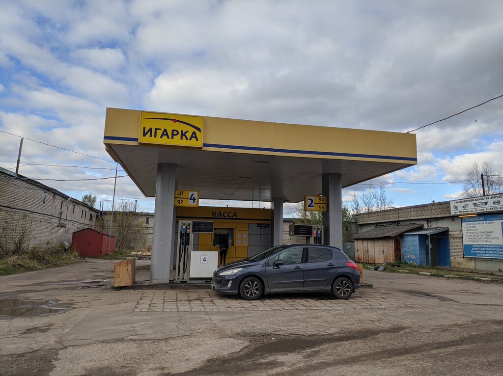 Benzin istasyonu Igarka, Tver, foto