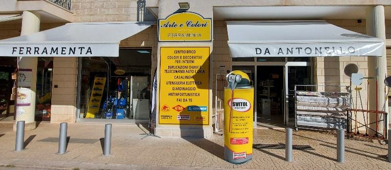 Mobilya mağazaları Arte e Colori Ferramenta, Puglia, foto