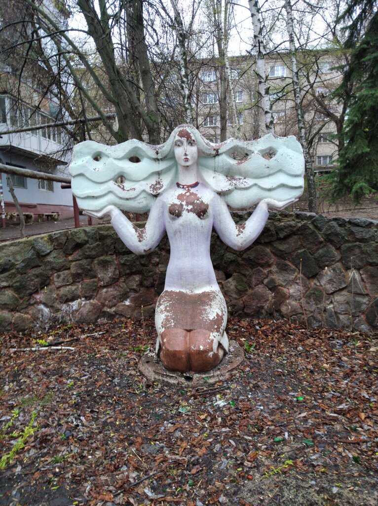 Park, sokak heykeli Русалка, Saratov, foto
