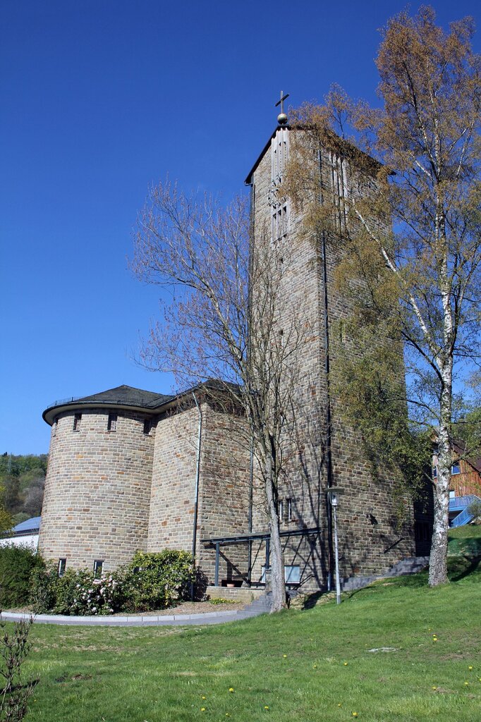 Dini dernekler Evangelische Kirche mit Jugendraum Angelburg-Gönnern - Evangelische Kirchengemeinde Gönnern, Hesse, foto