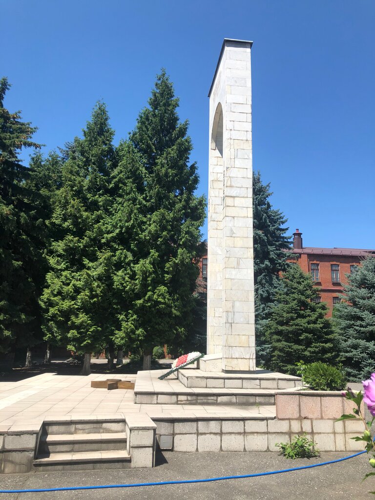 Anıt, heykel Сотрудникам и студентам погибшим во время ВОВ, Vladikavkaz, foto