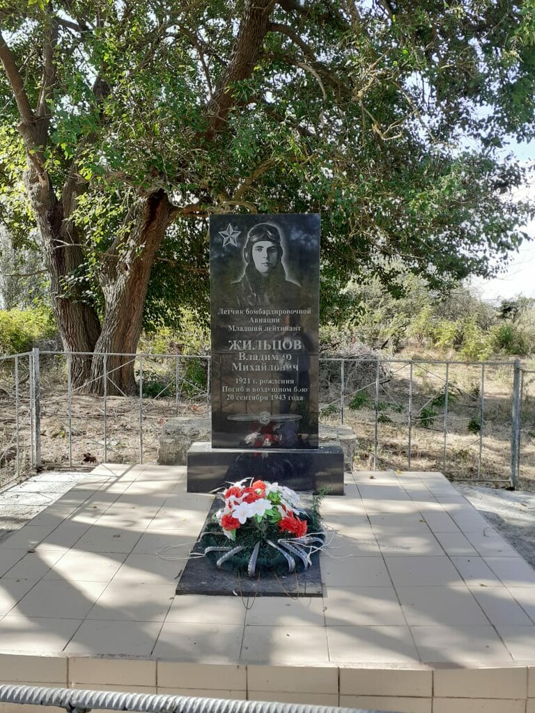 Anıt, heykel Братская могила 2 летчиков, погибших в боях с фашистскими захватчиками, Krasnodarski krayı, foto