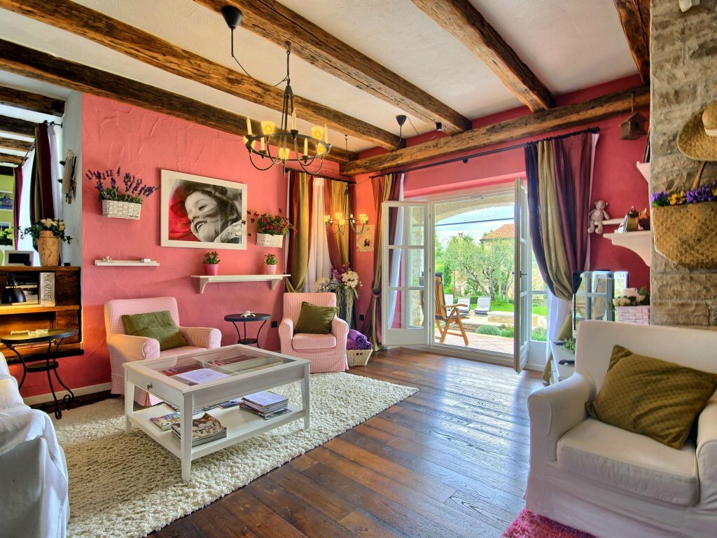 Otel Lush Villa in Baderna with Artistic Interiors & Pool, Dünya, foto