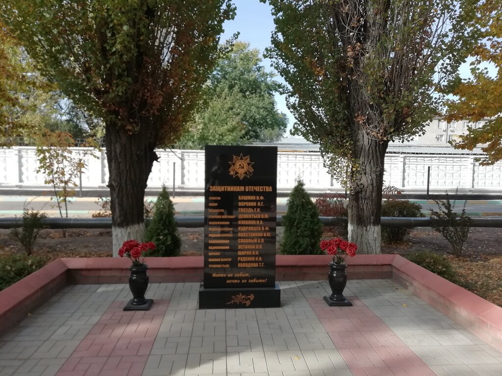 Anıt, heykel Работникам комбината - участникам Великой Отечественной войны и труженикам тыла, Volgograd, foto