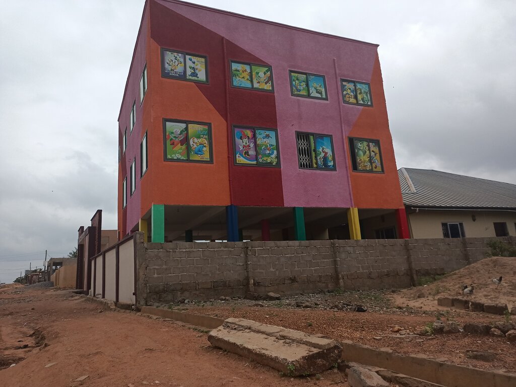 Ortaokul Learned hills school, Dünya, foto