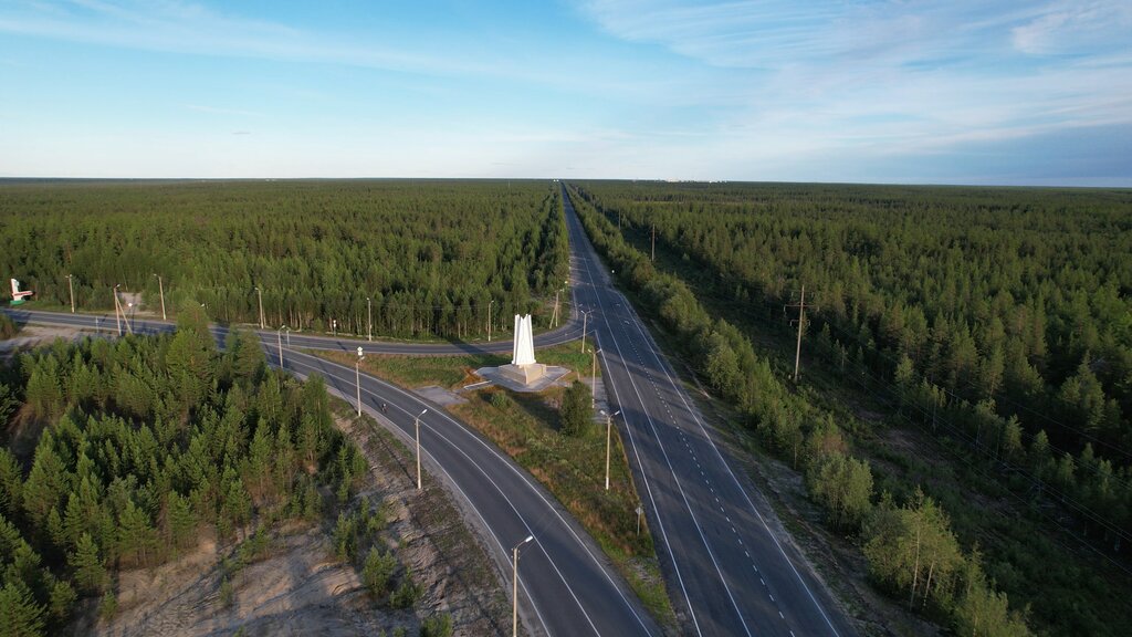 Anıt, heykel Первопроходцам Ноябрьского нефтегазового комплекса, Yamal‑Nenets Özerk Bölgesi, foto