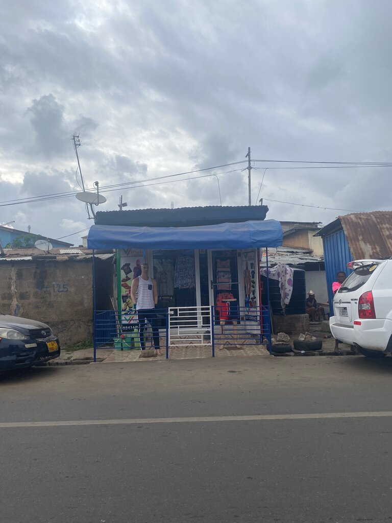 Giyim mağazası Vuwa 1 Collections, Akra, foto