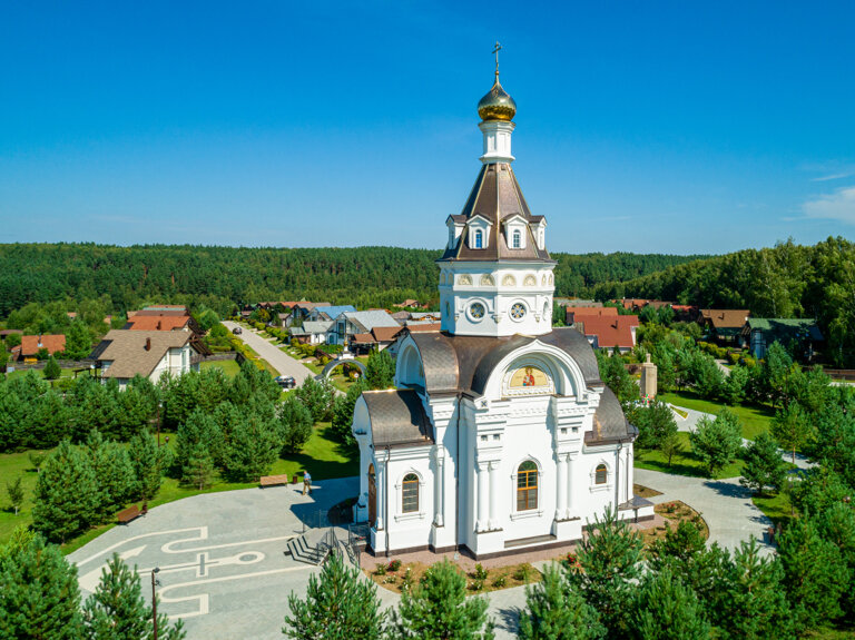 Ortodoks kiliseleri Храм Андрея Первозванного в Рождествено, Tulskaya oblastı, foto