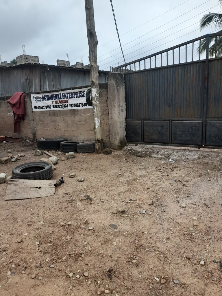 Oto lastik tamiri Agyawankye Enterprise, Dünya, foto