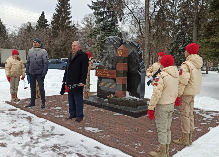 Anıt, heykel В.Ф. Елизаров, Tver, foto