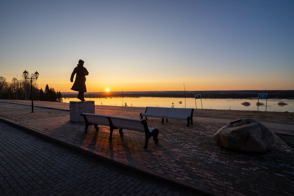 Anıt, heykel М.В. Ломоносов, Velsk, foto