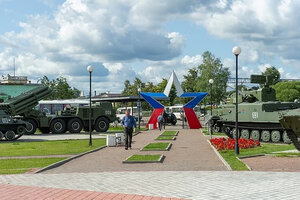 100-мм противотанковая пушка МТ-12 Рапира (Leningrad Region, Luga, Malaya Inzhenernaya ulitsa), teknoloji anıtı  Luga'dan
