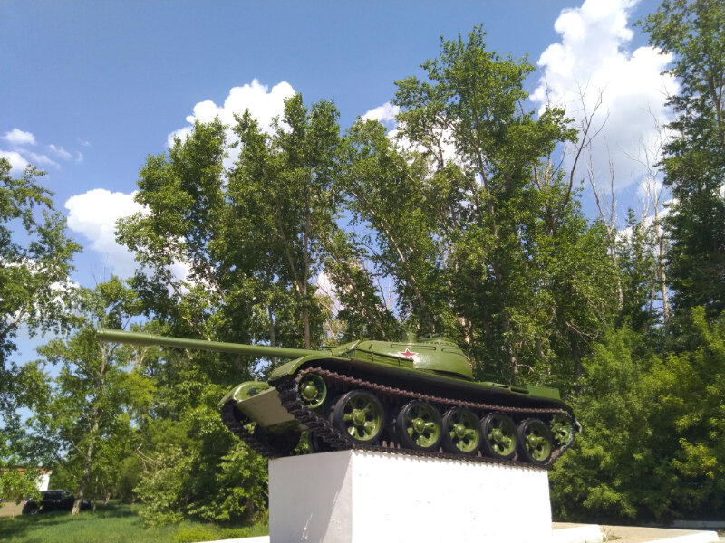 Teknoloji anıtı Танк Т-54, Omskaya oblastı, foto