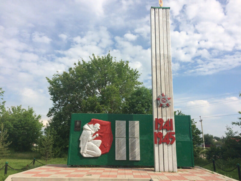 Anıt, heykel Стела воинам, погибшим в Великой Отечественной войне, Saratovskaya oblastı, foto