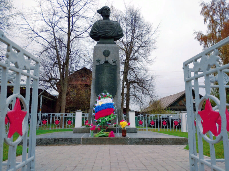 Anıt, heykel В.Г. Рязанов, Nijegorodskaya oblastı, foto