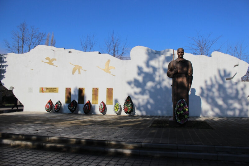 Anıt, heykel Обелиск воинам-землякам, погибшим в годы Великой Отечественной войны, Krasnodarski krayı, foto