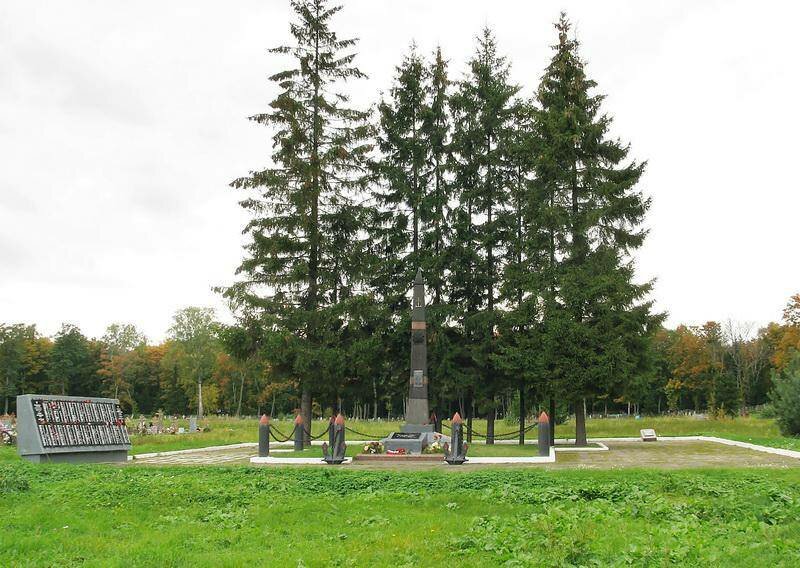 Anıt, heykel Братская могила погибших на линкоре Марат, Kronstadt, foto
