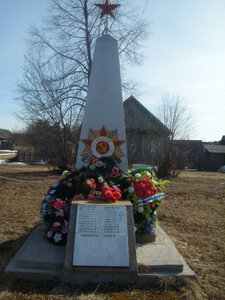 Героям труда (Kirov Region, Darovskoy rayon, Luzyanskoye selskoye poseleniye, derevnya Subor, Naberezhnaya ulitsa), anıt, heykel  Kirovskaya oblastından