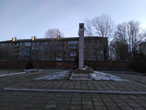 Братская могила (Tula, Timiryazeva Street), anıt, heykel  Tula'dan
