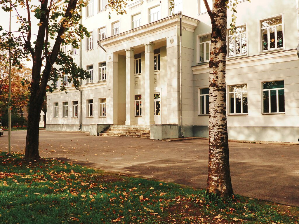 Fen lisesi, sosyal bilimler lisesi Narva Kreenholmi Gümnaasium, Narva, foto