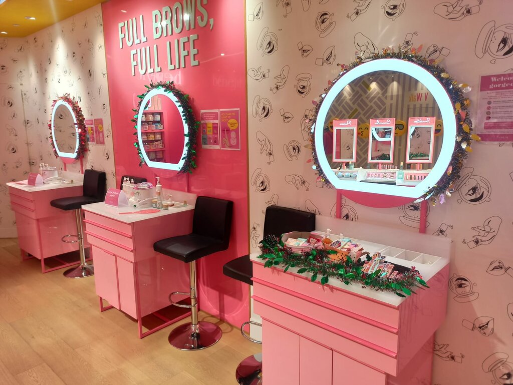Güzellik salonu Benefit Cosmetics Boutique & BrowBar lounge, Kowloon, foto