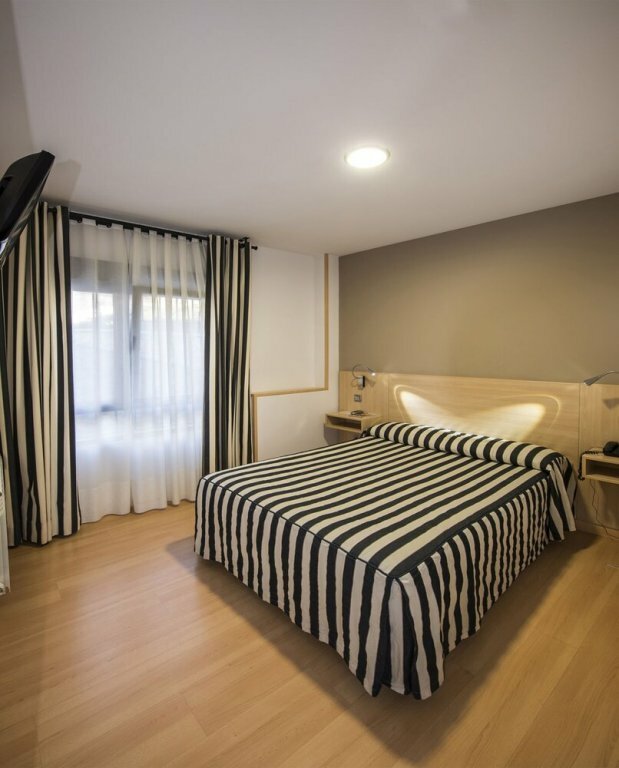 Otel Hotel Puerta de la Santa, Avila, foto
