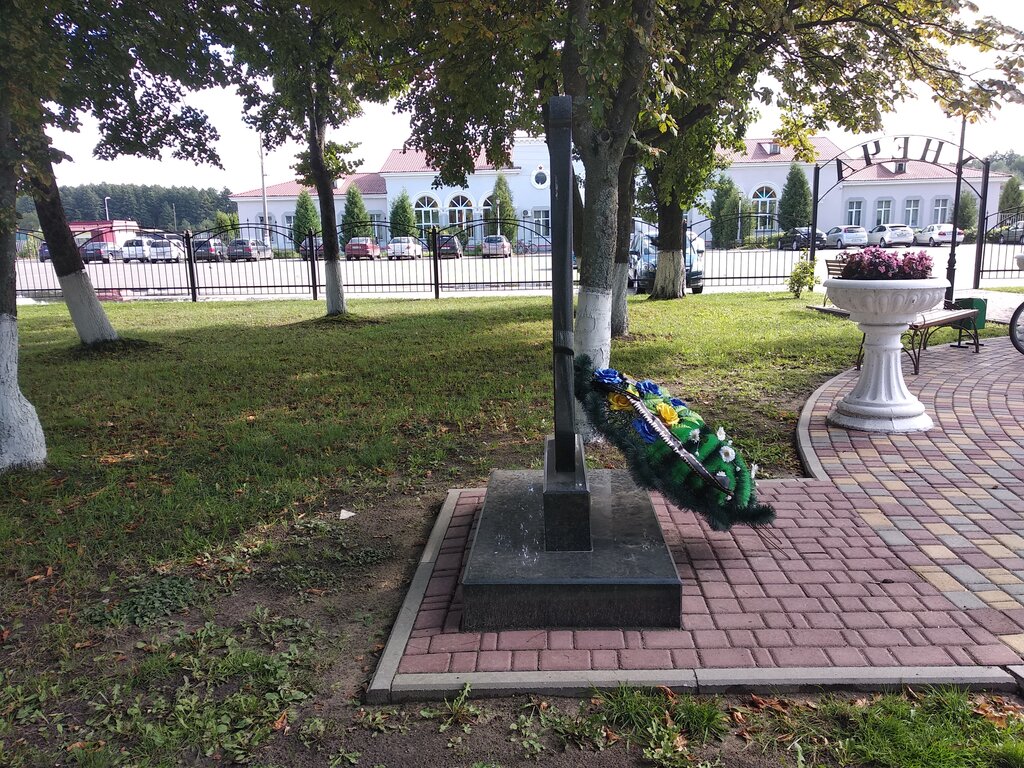 Anıt, heykel Мемориал Великой Отечественной войны, Uneça, foto