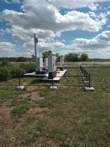 Anıt, heykel Обелиск погибшим воинам, Permski krayı, foto