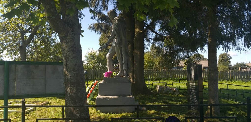 Anıt, heykel Братская могила, Tverskaya oblastı, foto