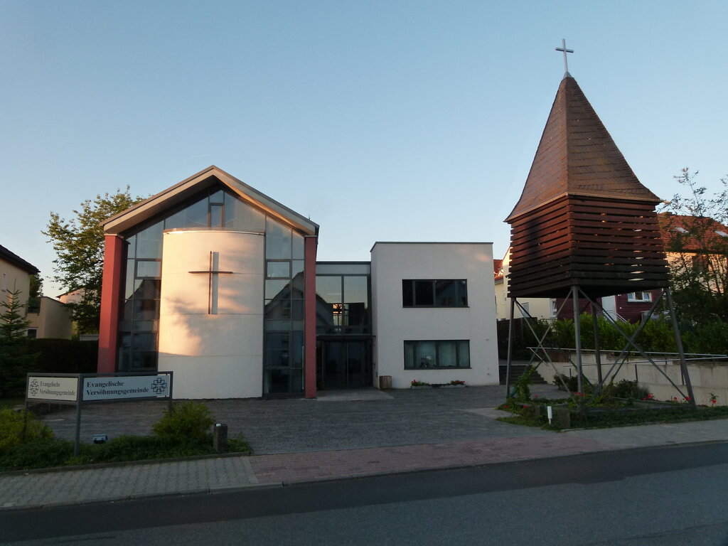 Dini dernekler Evangelische Kirche Stierstadt/Weißkirchen - Evangelische Versöhnungsgemeinde Oberursel, Hesse, foto
