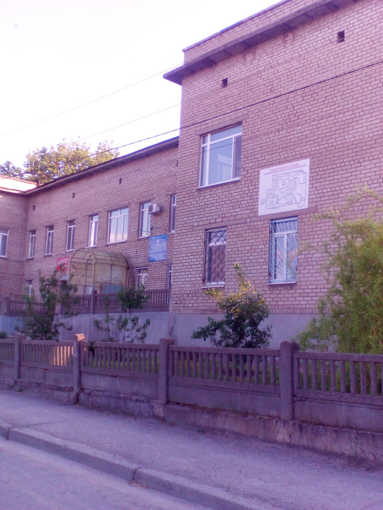 Poliklinikler Ku Zaporozhskaya Tsentralnaya rayonnaya bolnitsa, Poliklinika, Zaporoje, foto