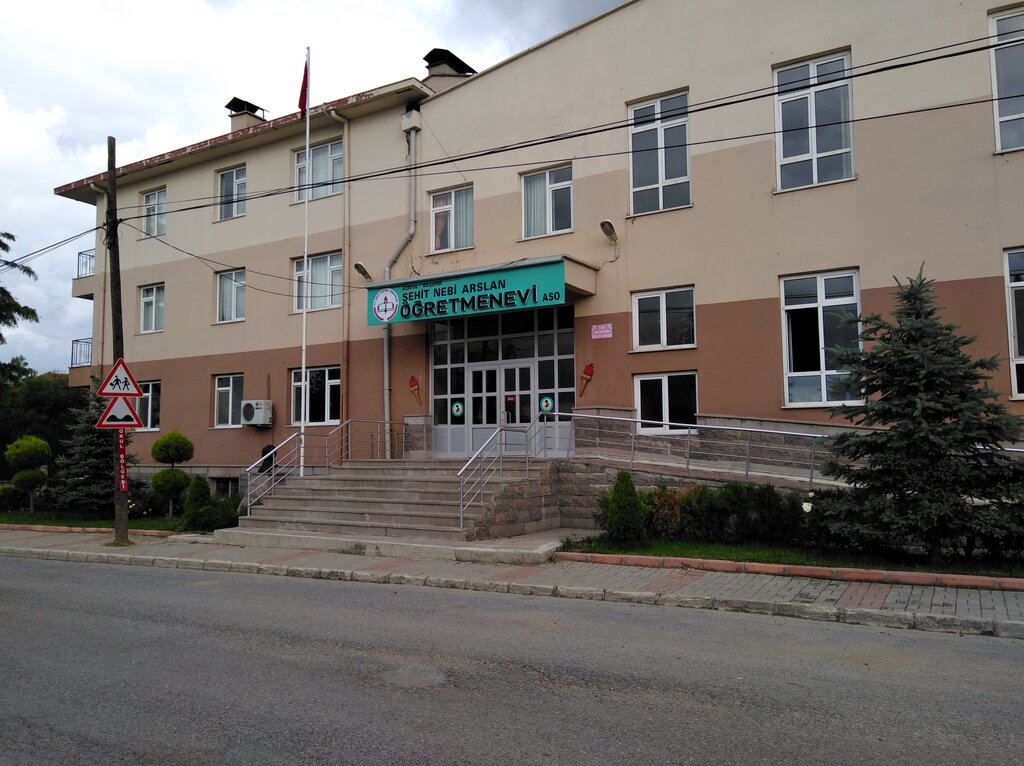 Resort oteller, tesisler Akşehir Şehit Nebi Arslan Öğretmenevi Ve Akşam Sanat Okulu, Akşehir, foto